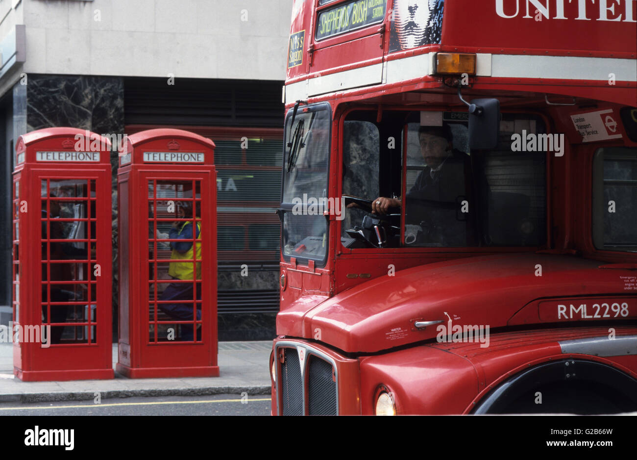 British double decker bus hi-res stock photography and images - Alamy