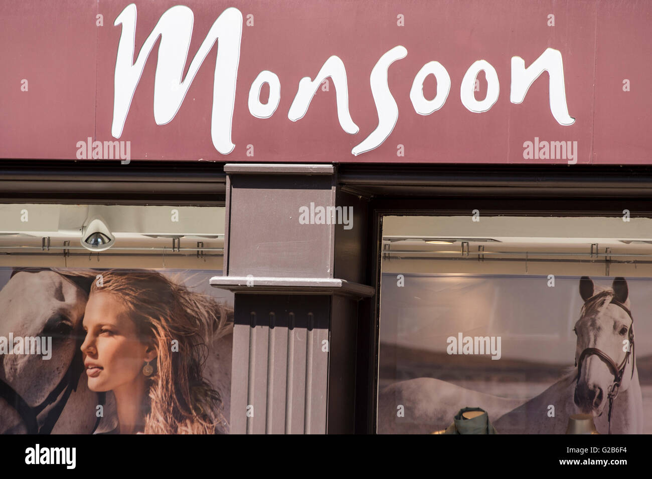 High street store hi-res stock photography and images - Alamy