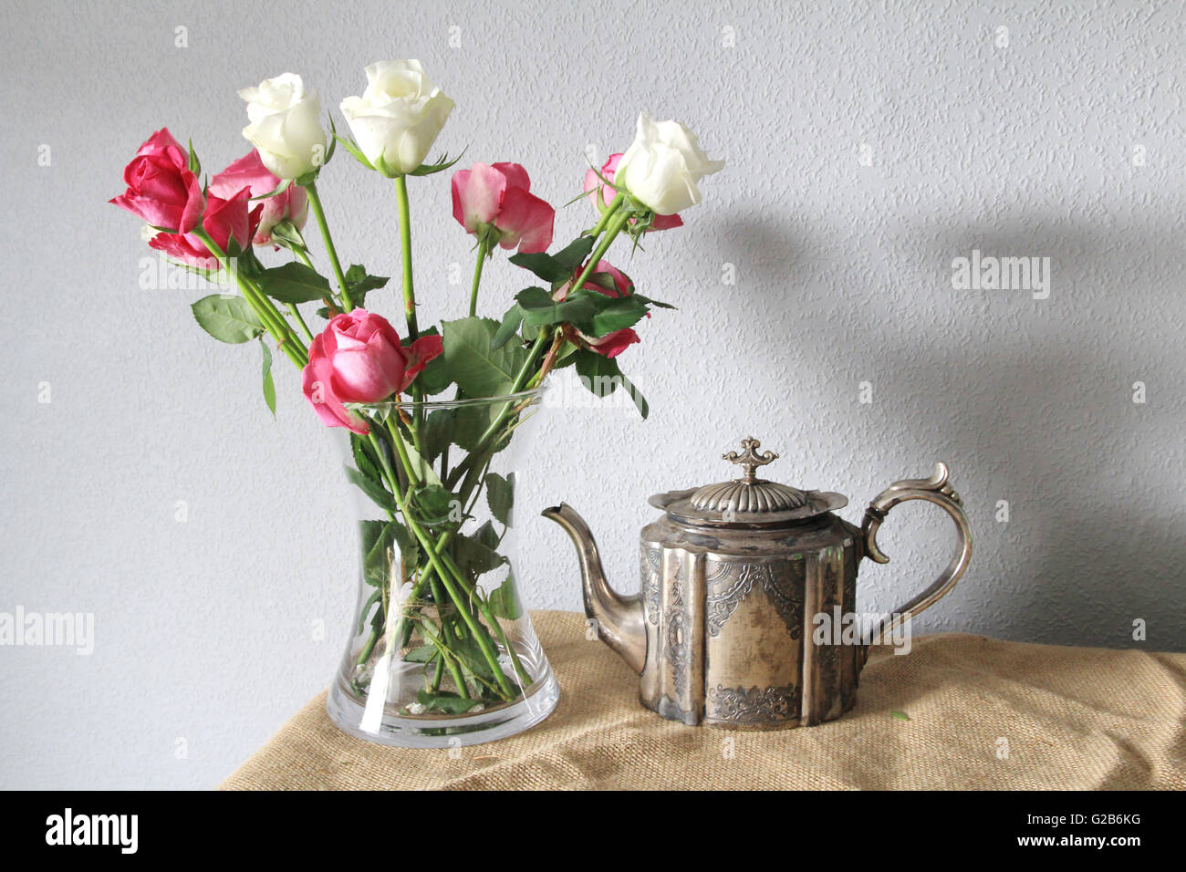 Bouquet of roses in vase hi-res stock photography and images - Alamy