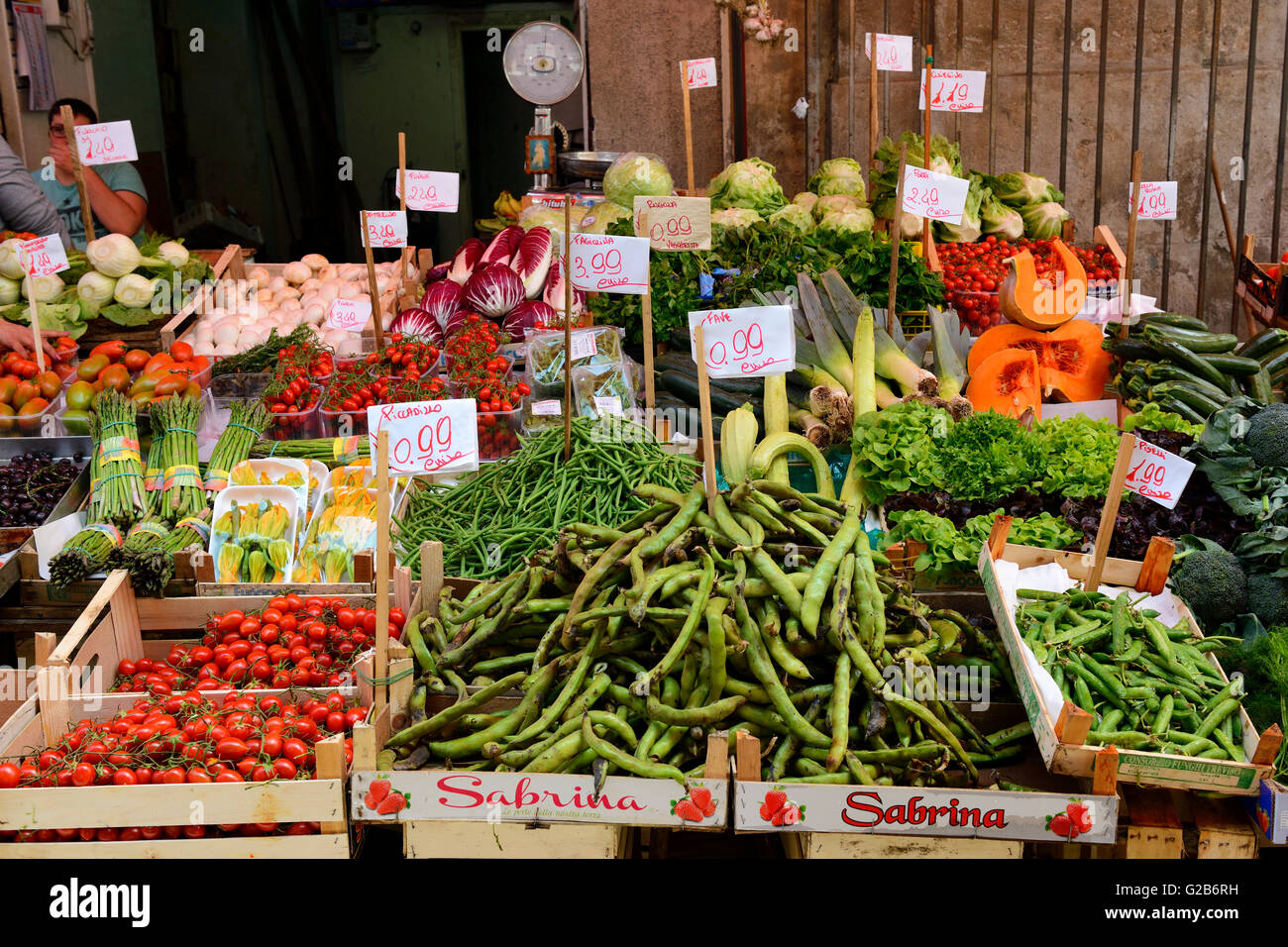 Sicilian street market hi-res stock photography and images - Alamy