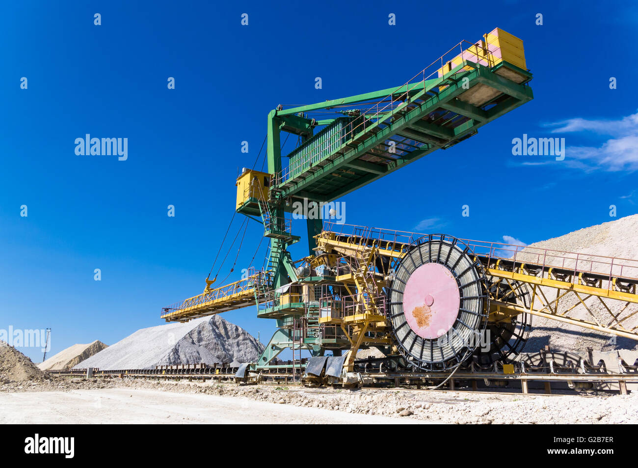 Tipper mechanism hi-res stock photography and images - Alamy