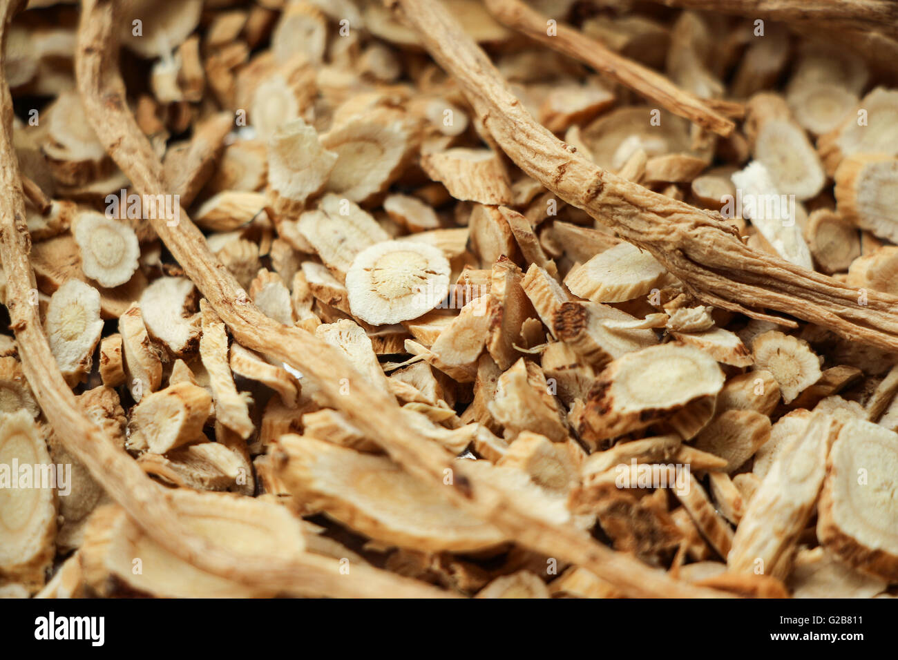 Closeup image of traditional Chinese herbal medicine Stock Photo - Alamy