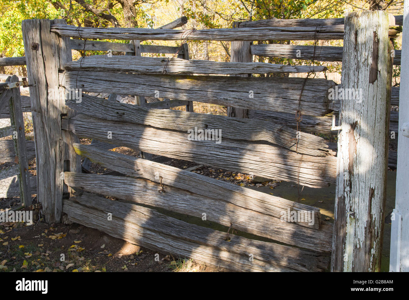 Old weathered fence post hi-res stock photography and images - Alamy