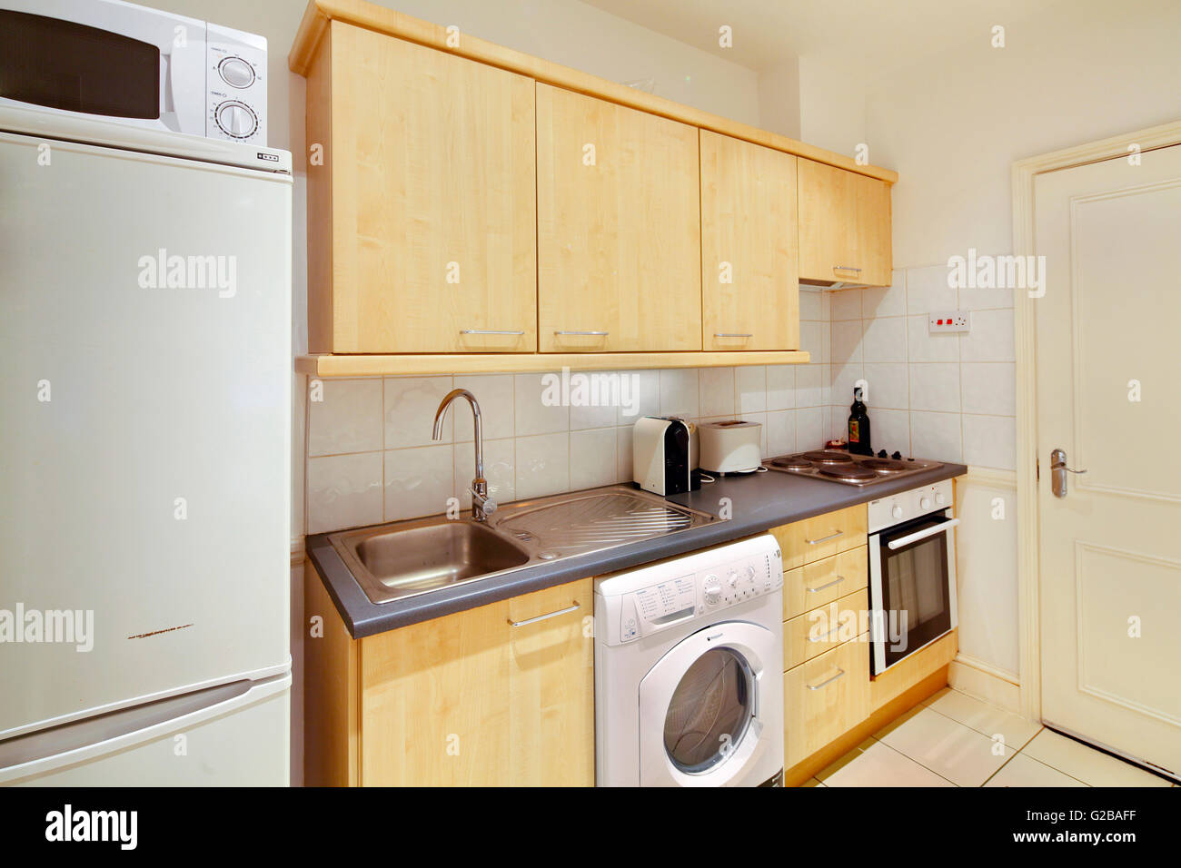 Harrington Gardens. View of an outdated worn kitchen Stock Photo - Alamy