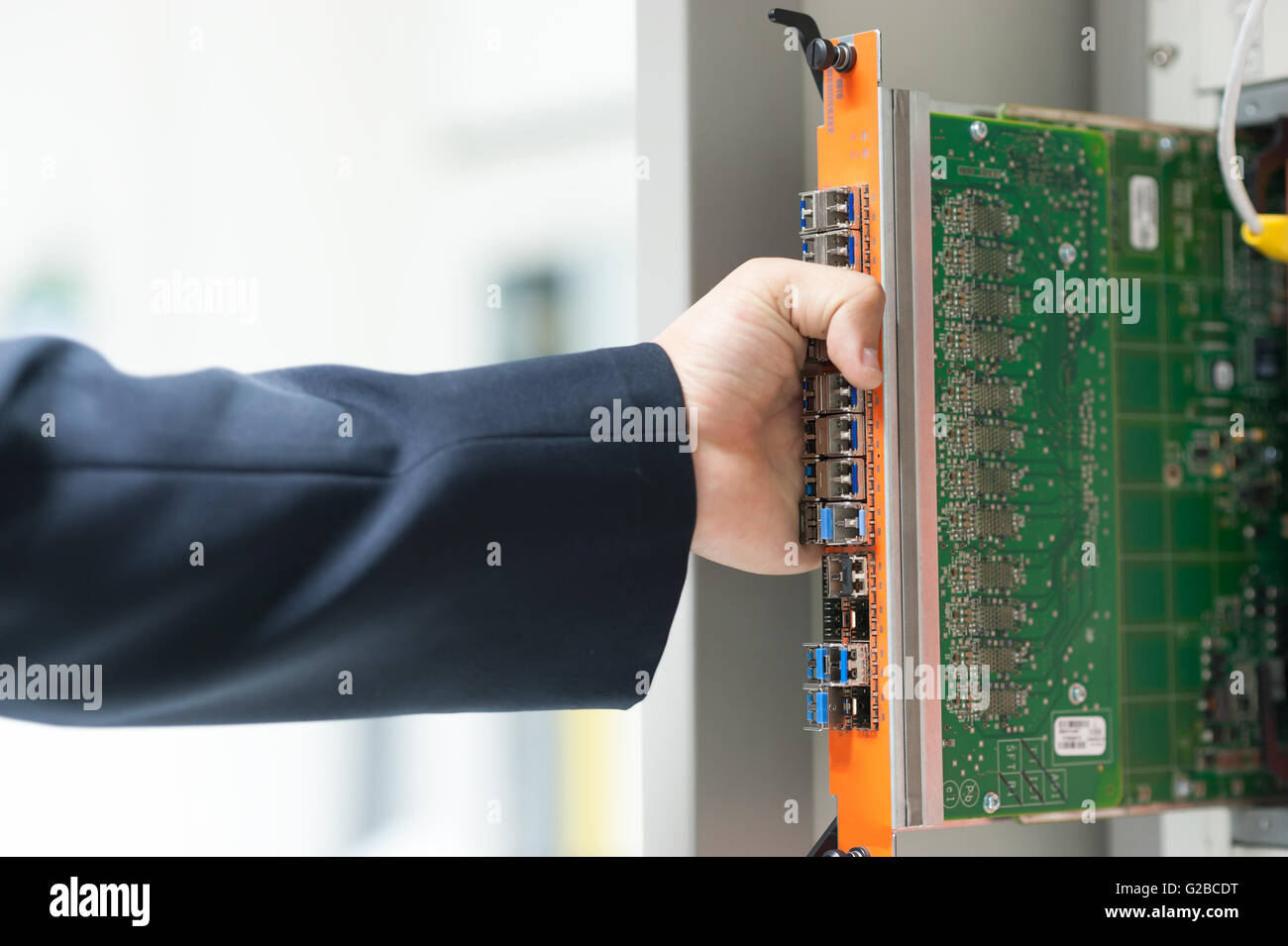 Switch in data center hi-res stock photography and images - Alamy