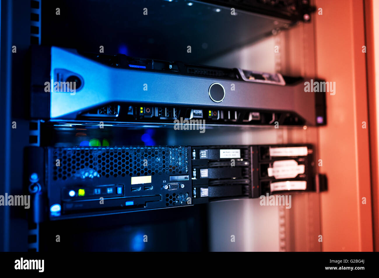 Data network servers hi-res stock photography and images - Alamy