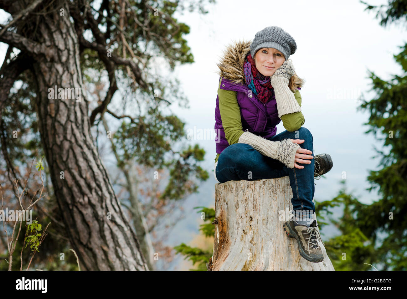Wearing hiking clothes hi-res stock photography and images - Alamy