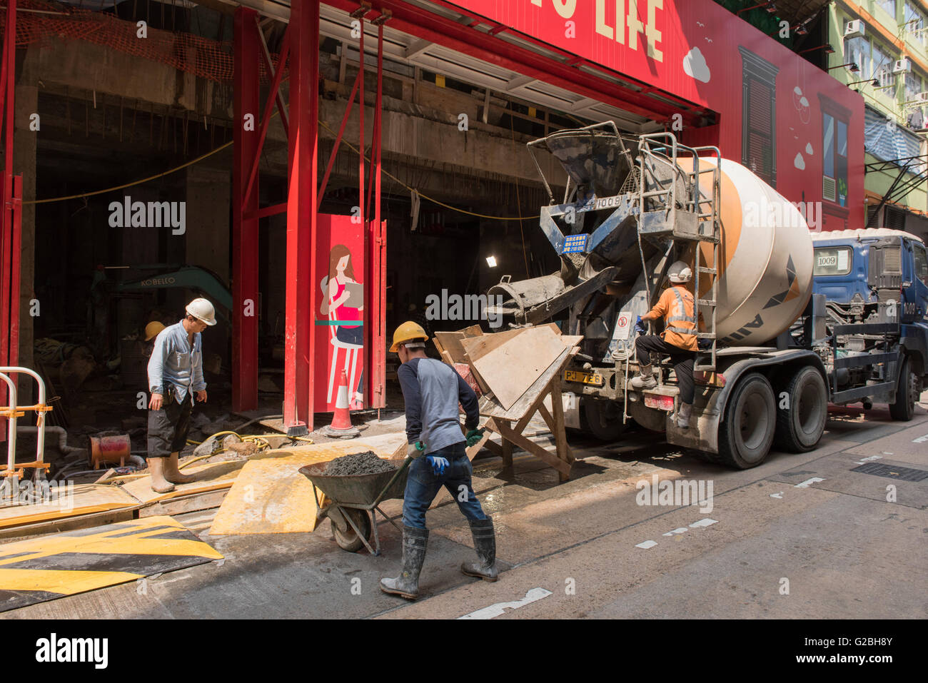 Construction workers hong kong hi-res stock photography and images - Alamy