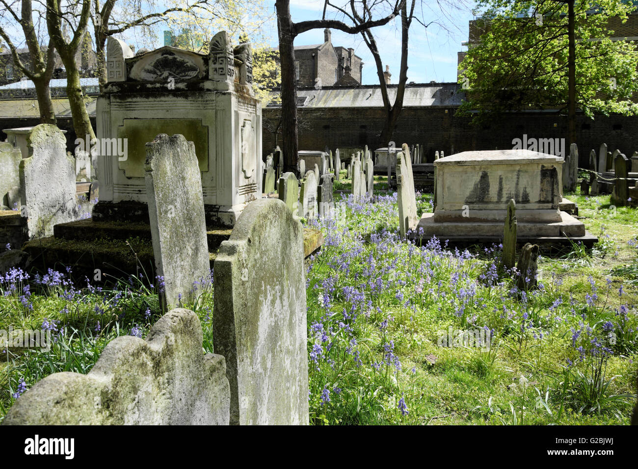 Graveyard in london hi-res stock photography and images - Alamy