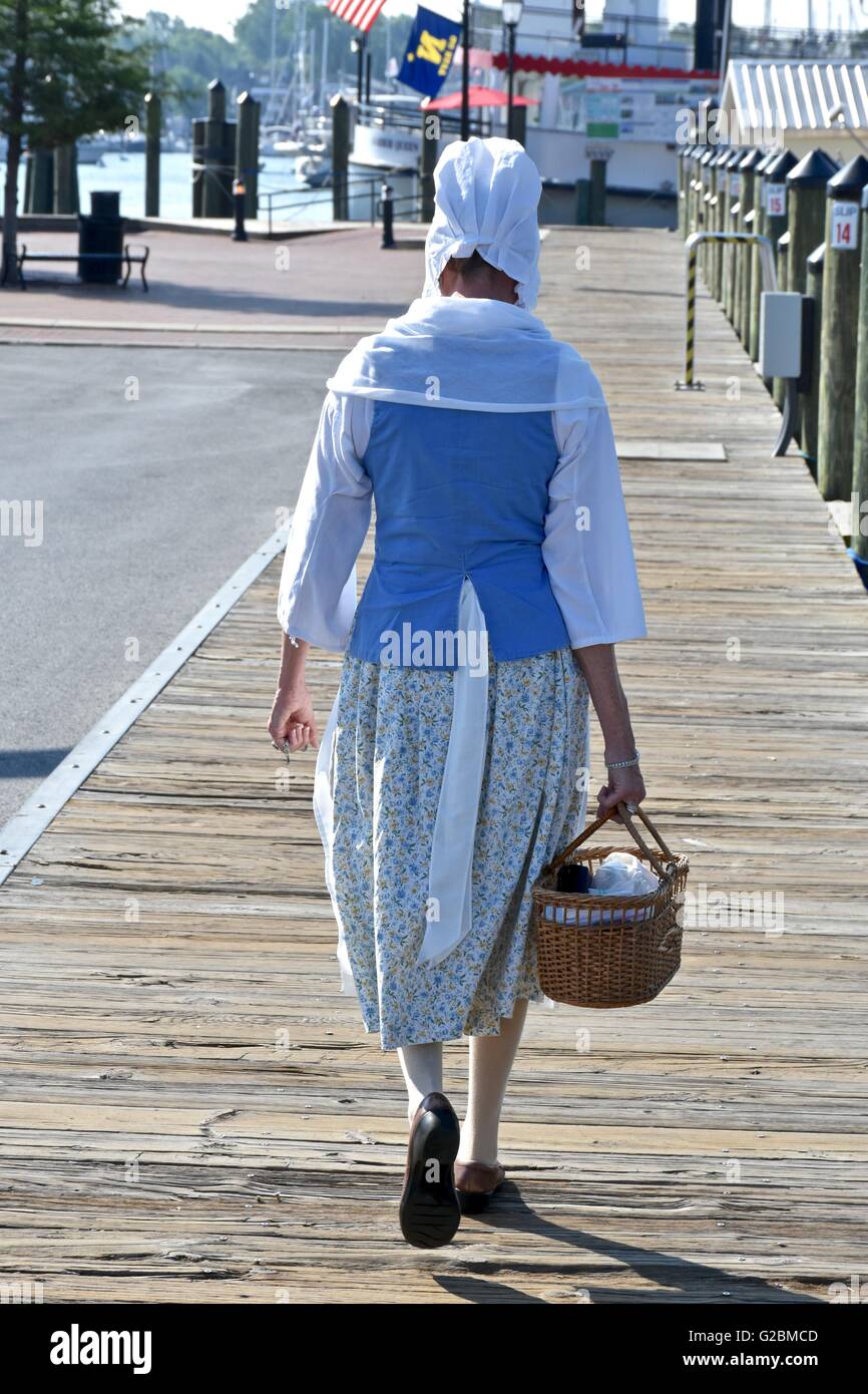 Amish woman hi-res stock photography and images - Alamy