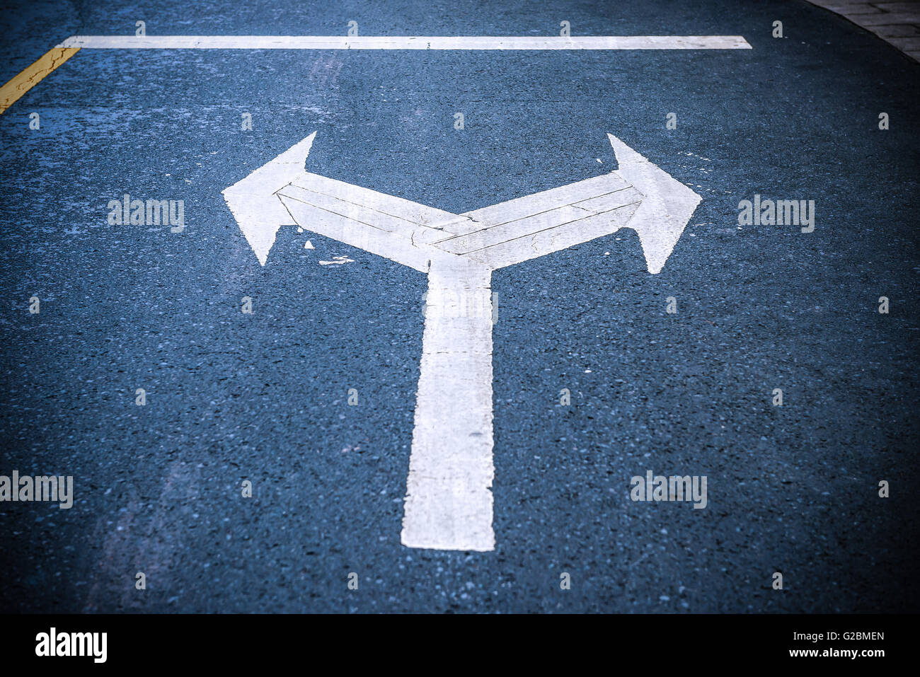 Double side arrow hi-res stock photography and images - Alamy
