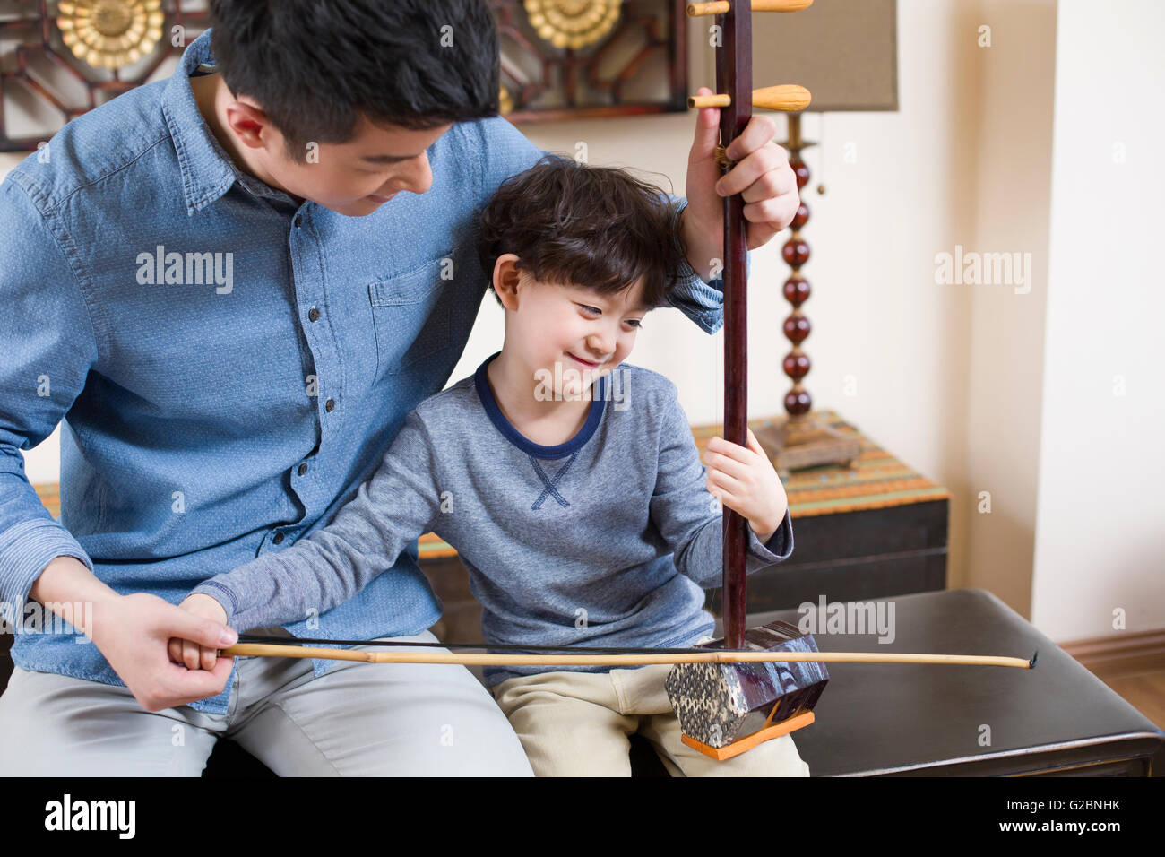 Erhu hi-res stock photography and images - Alamy