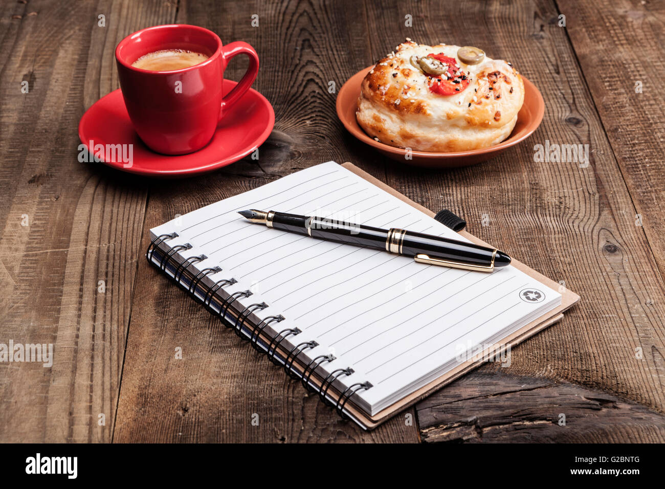 Coffe note and pen and delicious food Stock Photo - Alamy