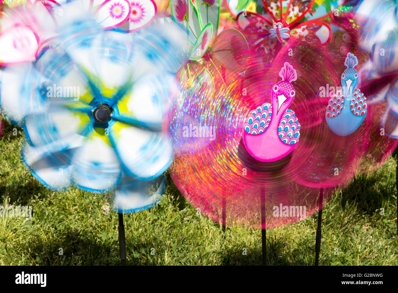 Multi colored children's windmills spinning in the wind Stock Photo - Alamy