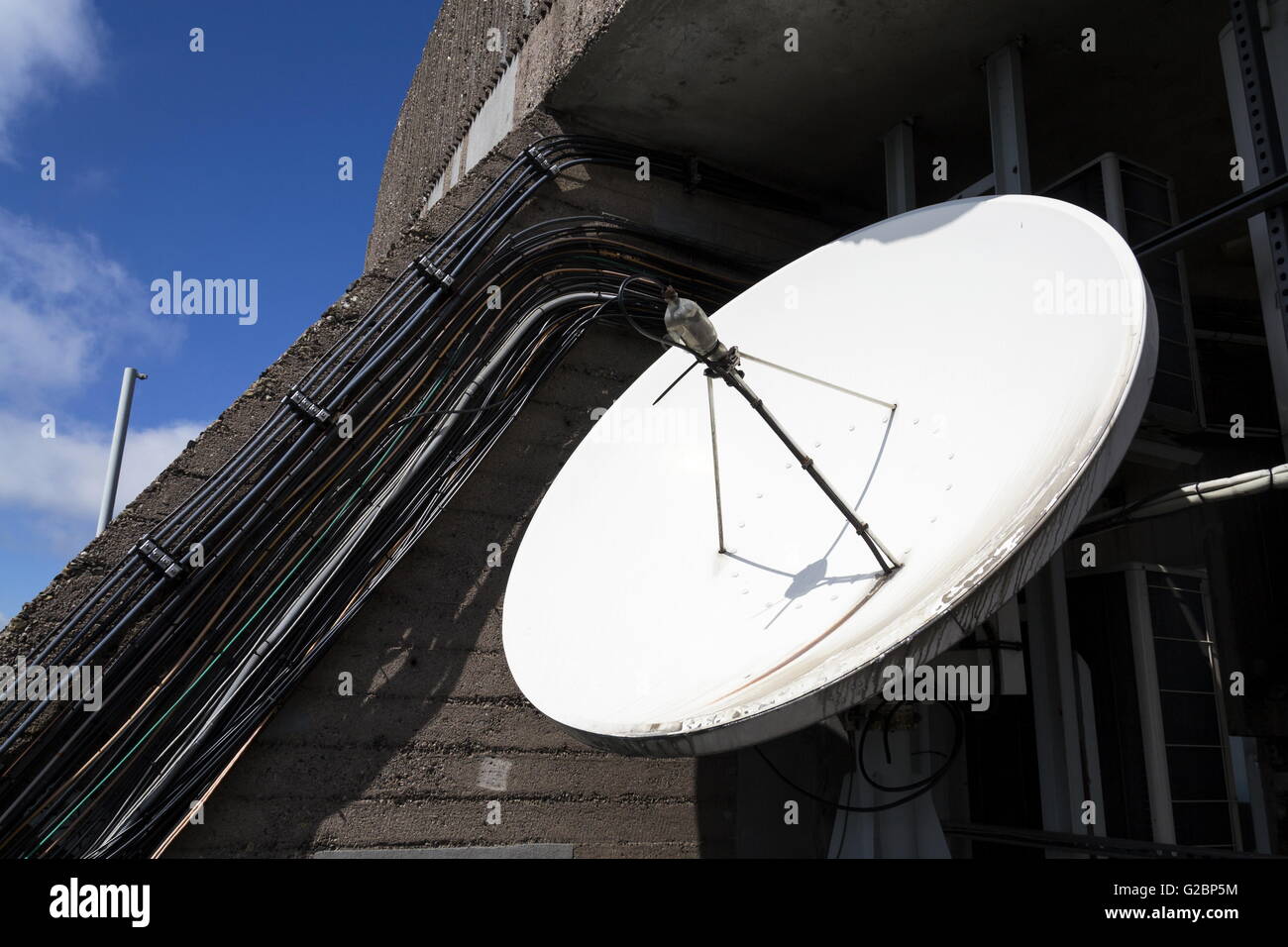 Telecommunication dish hi-res stock photography and images - Alamy