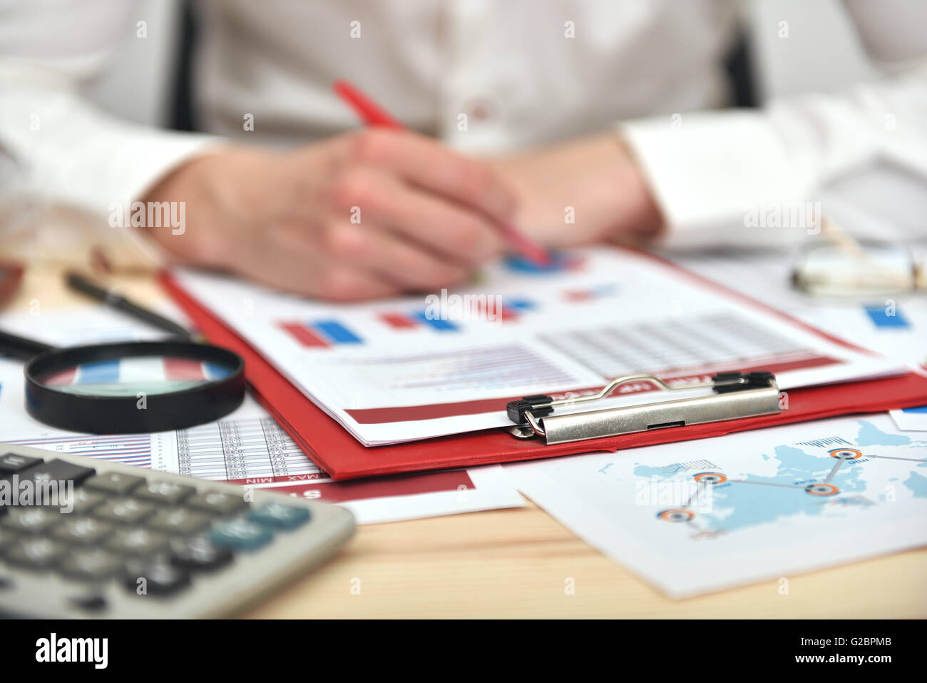 Office report hi-res stock photography and images - Alamy