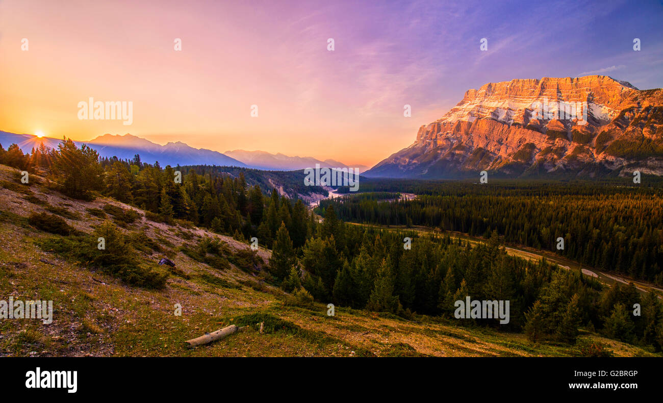 Sunrise at Mt Rundle Stock Photo - Alamy