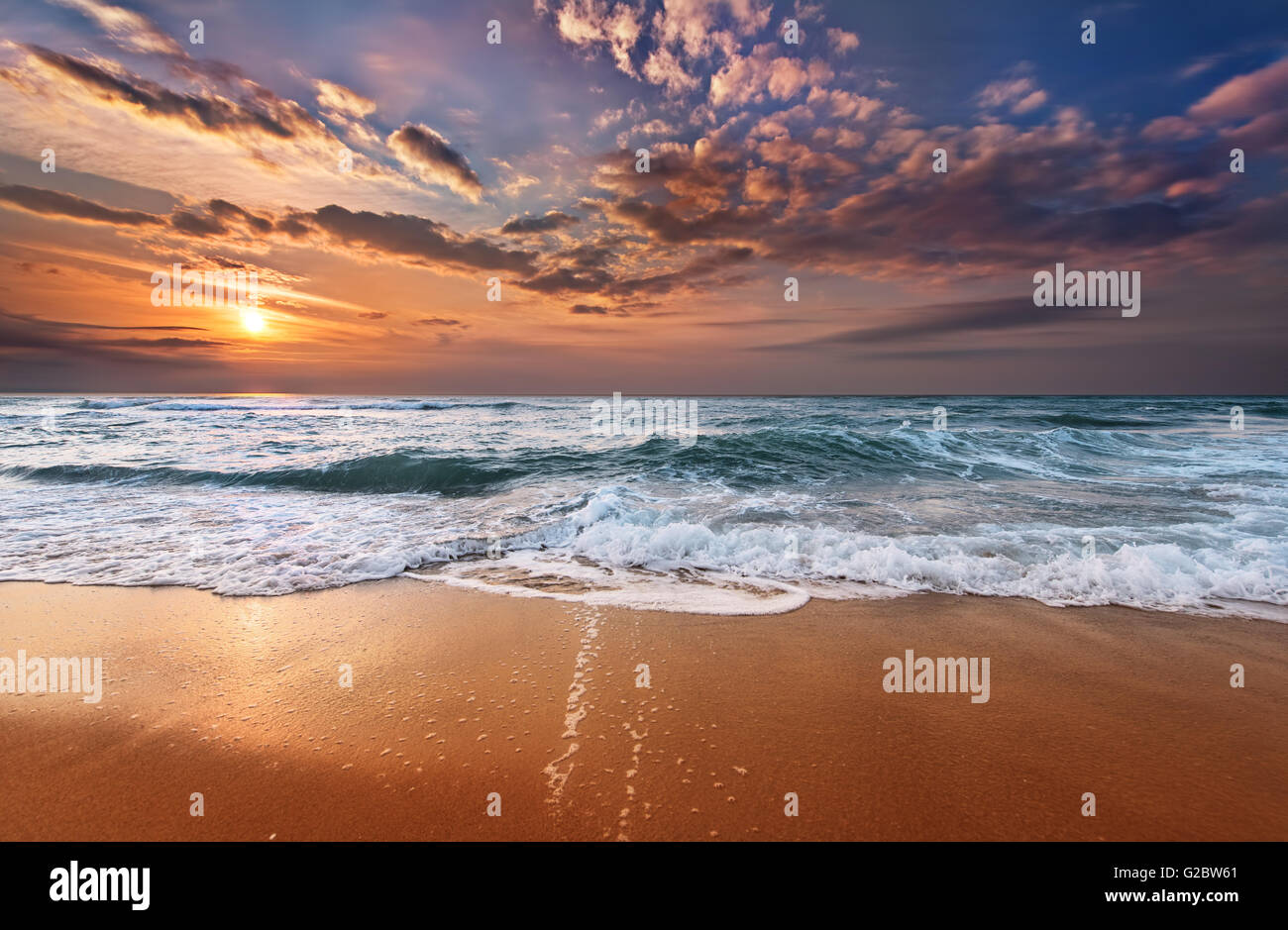 Deep blue hi-res stock photography and images - Alamy