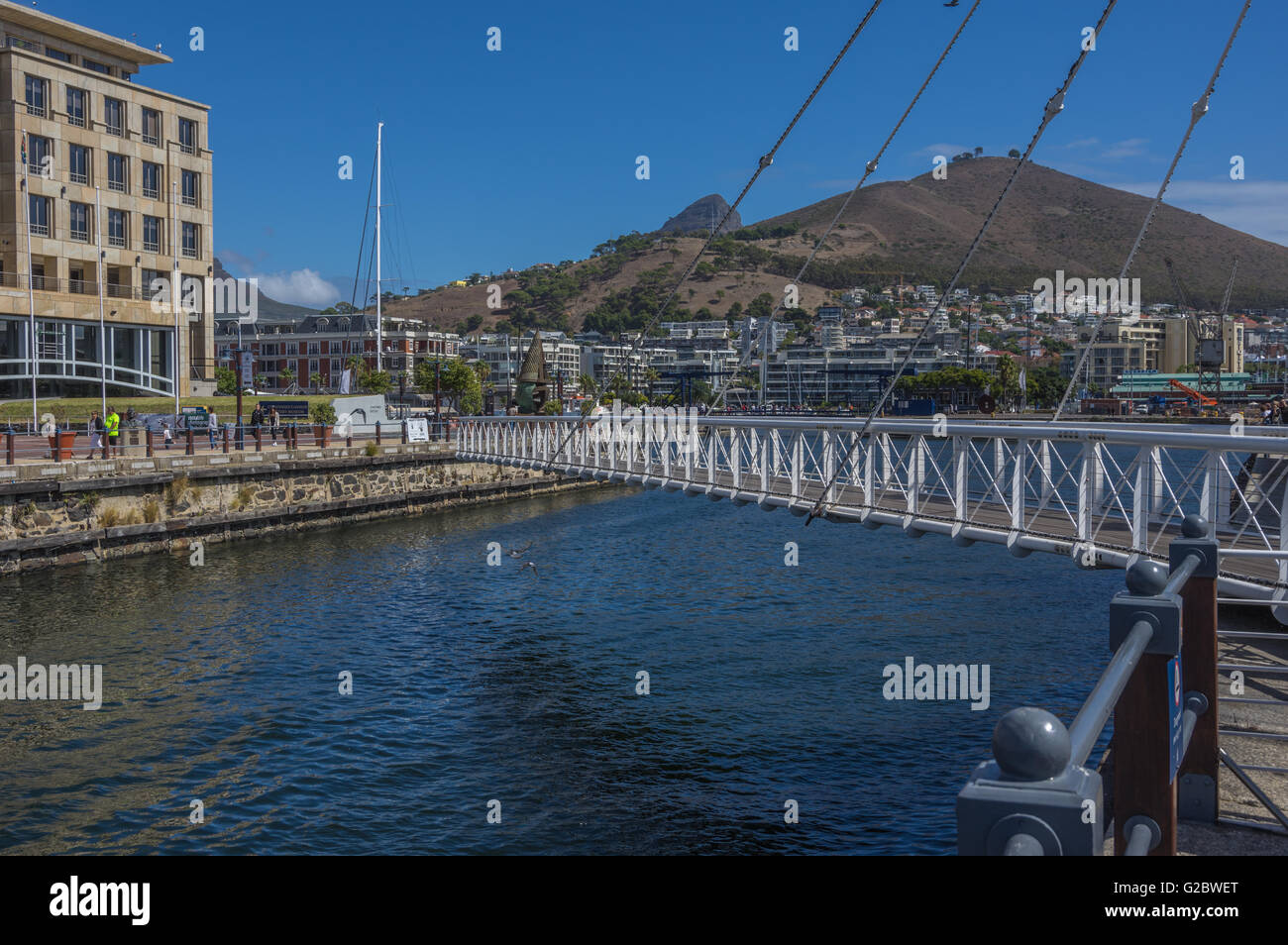 The Swing Bridge at the Victoria and Alfred Waterfront district links ...