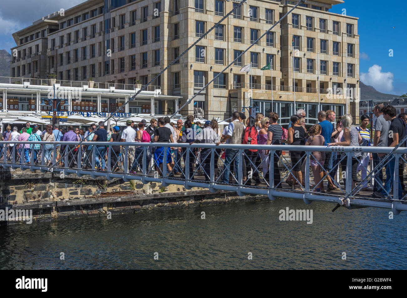 The Swing Bridge at the Victoria and Alfred Waterfront district links ...