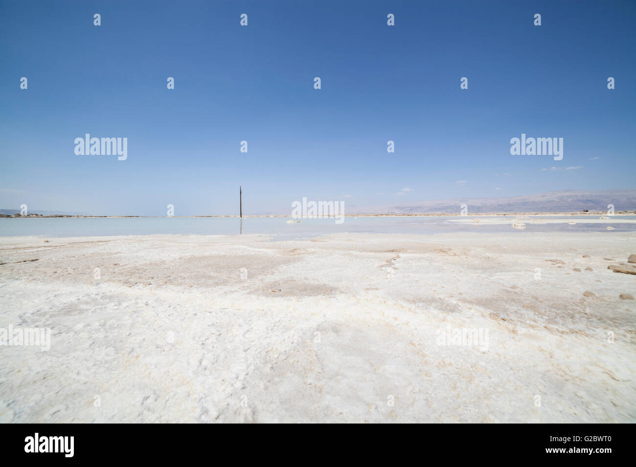Dead Sea landscape with the jordanian mountains a white salt Stock ...