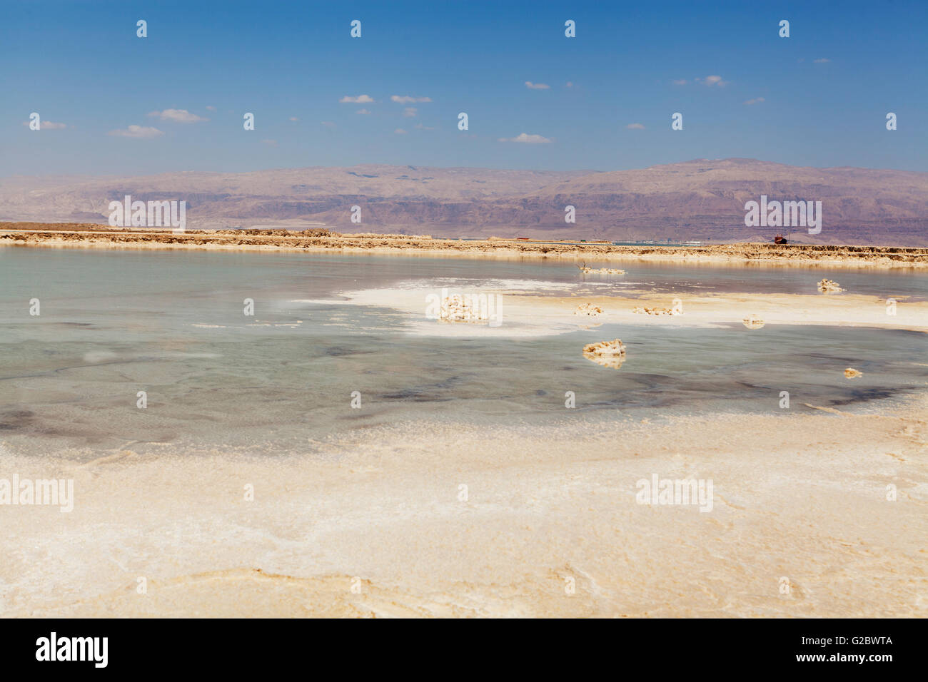 Dead Sea landscape with the jordanian mountains a white salt Stock ...