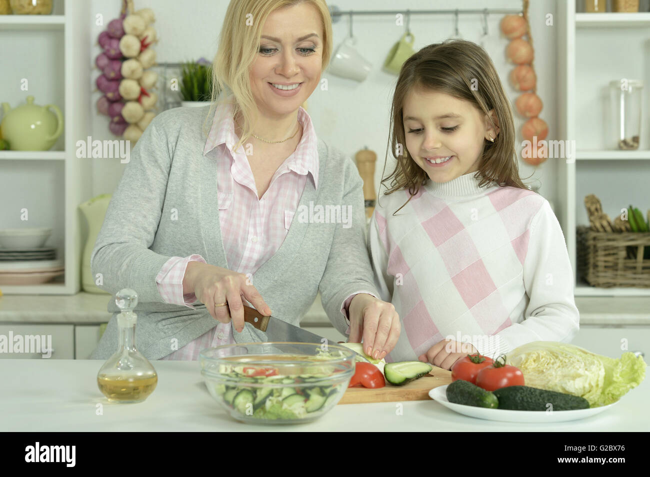 mother and daughter cooking in kitchen Stock Photo - Alamy