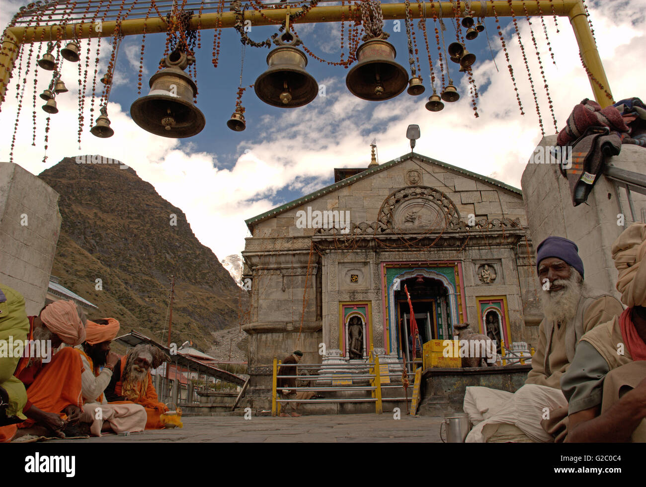 Kedarnath Temple with Sadhus and Hindu pilgrims, Kedarnath, Garhwal ...