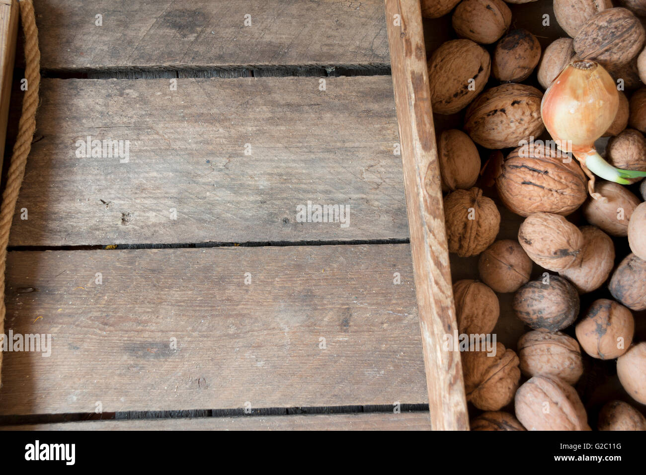 fresh walnuts in a wooden box Stock Photo - Alamy