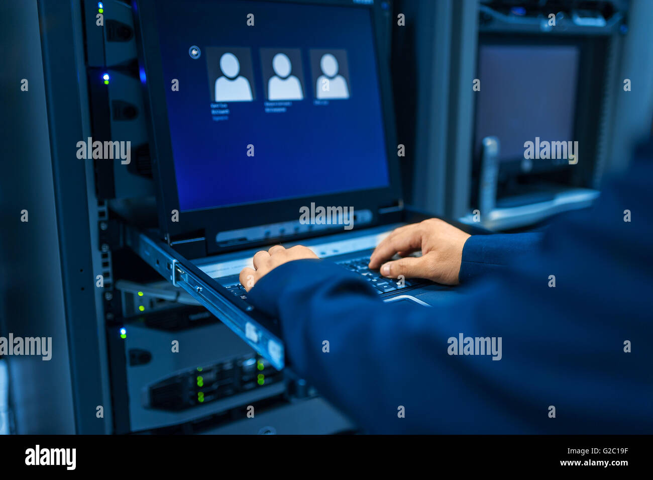 Fix server hi-res stock photography and images - Alamy