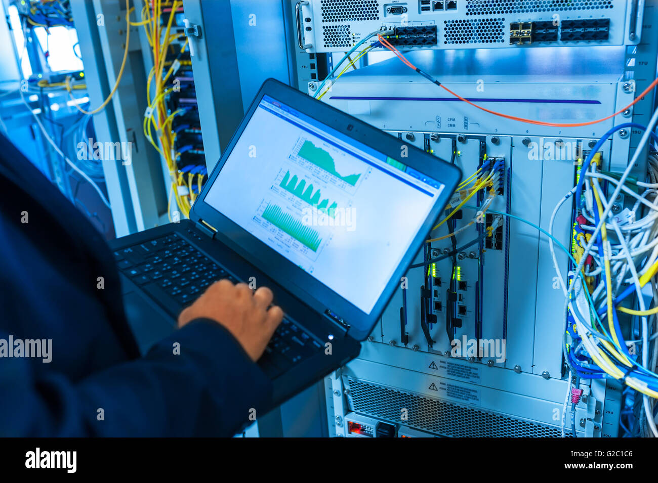 Network switch hi-res stock photography and images - Alamy