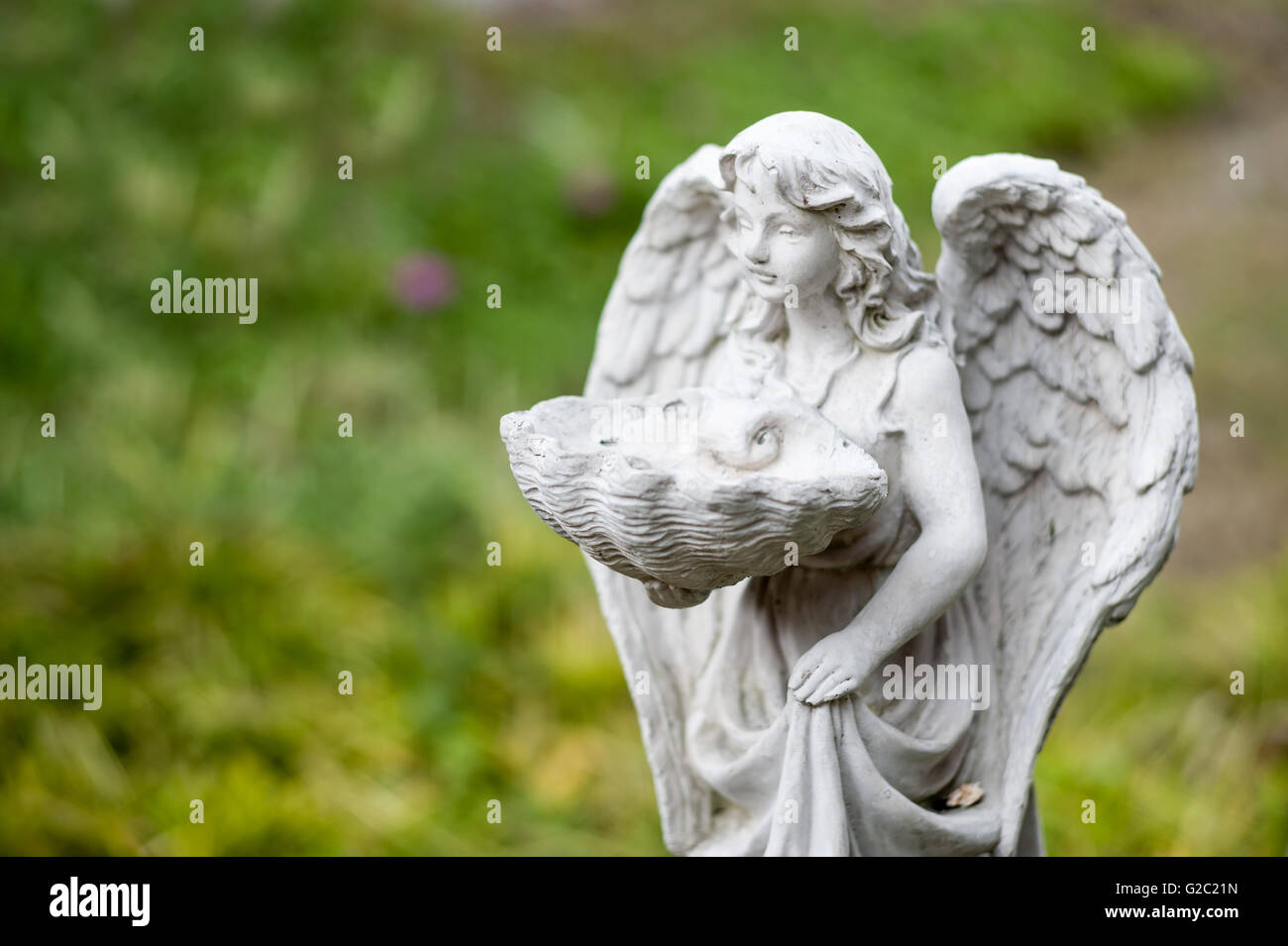 Statue in nature hi-res stock photography and images - Alamy