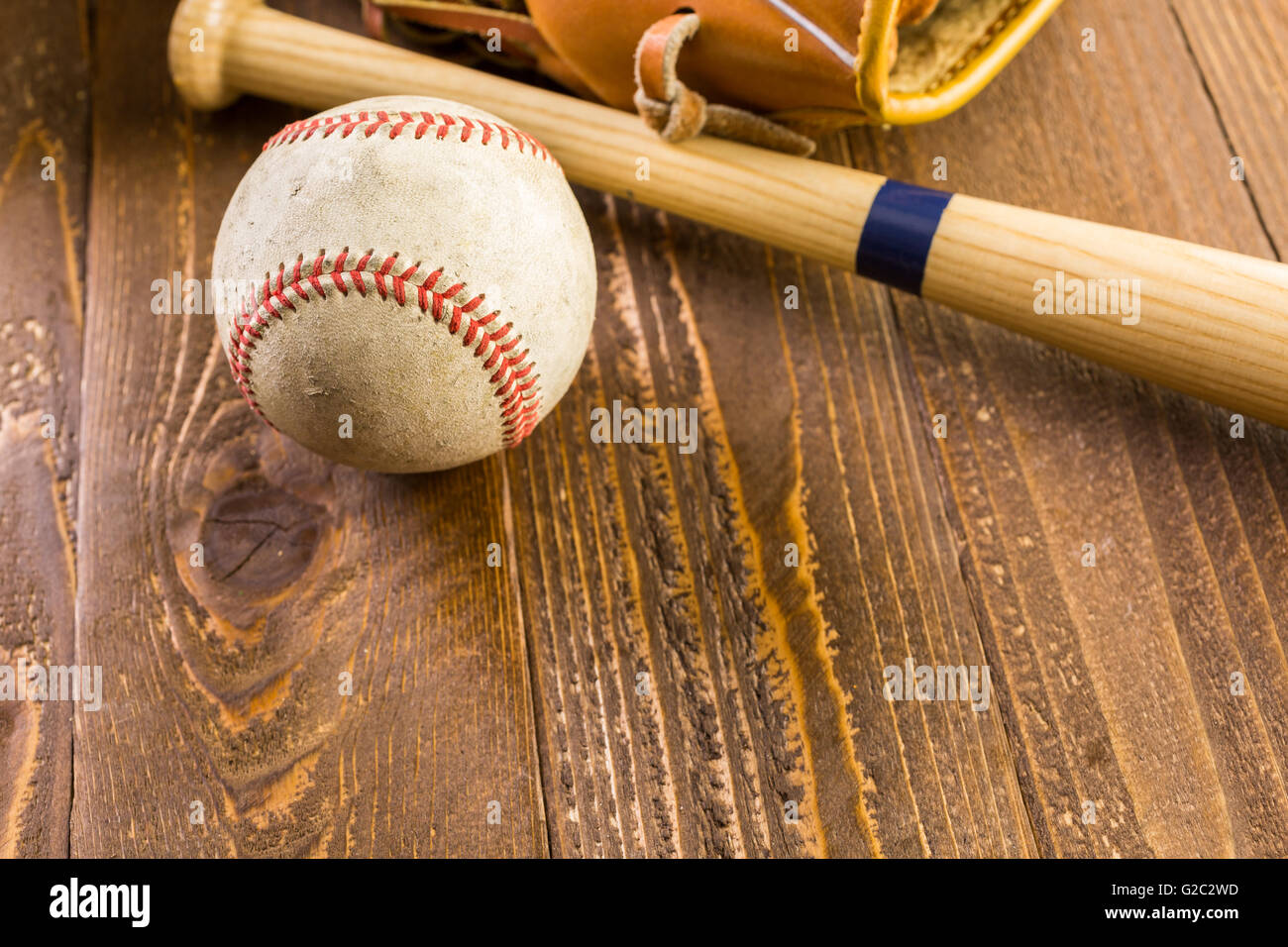 Baseball glove dog hi-res stock photography and images - Alamy