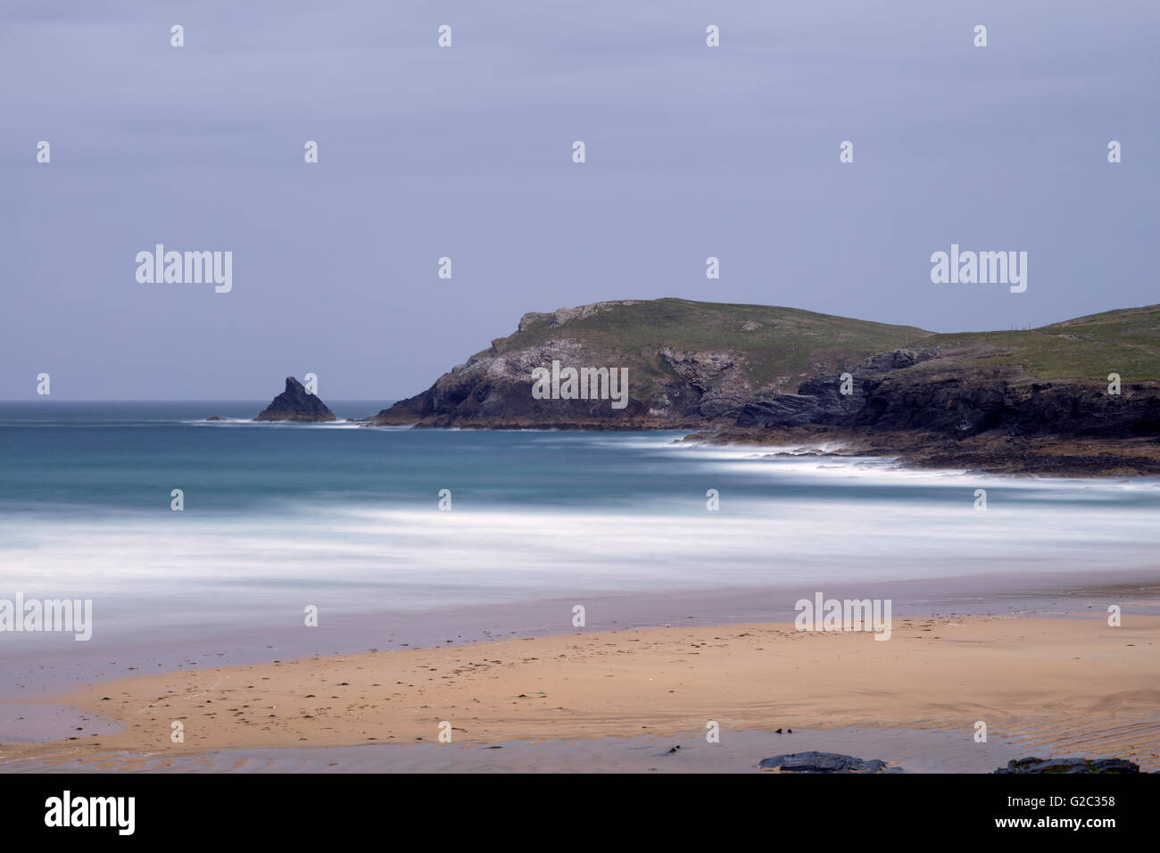 Long exposure smooth waves hi-res stock photography and images - Alamy