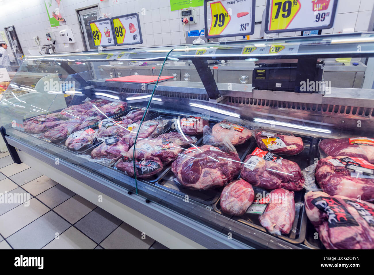 Meat isle grocery store hi-res stock photography and images - Alamy