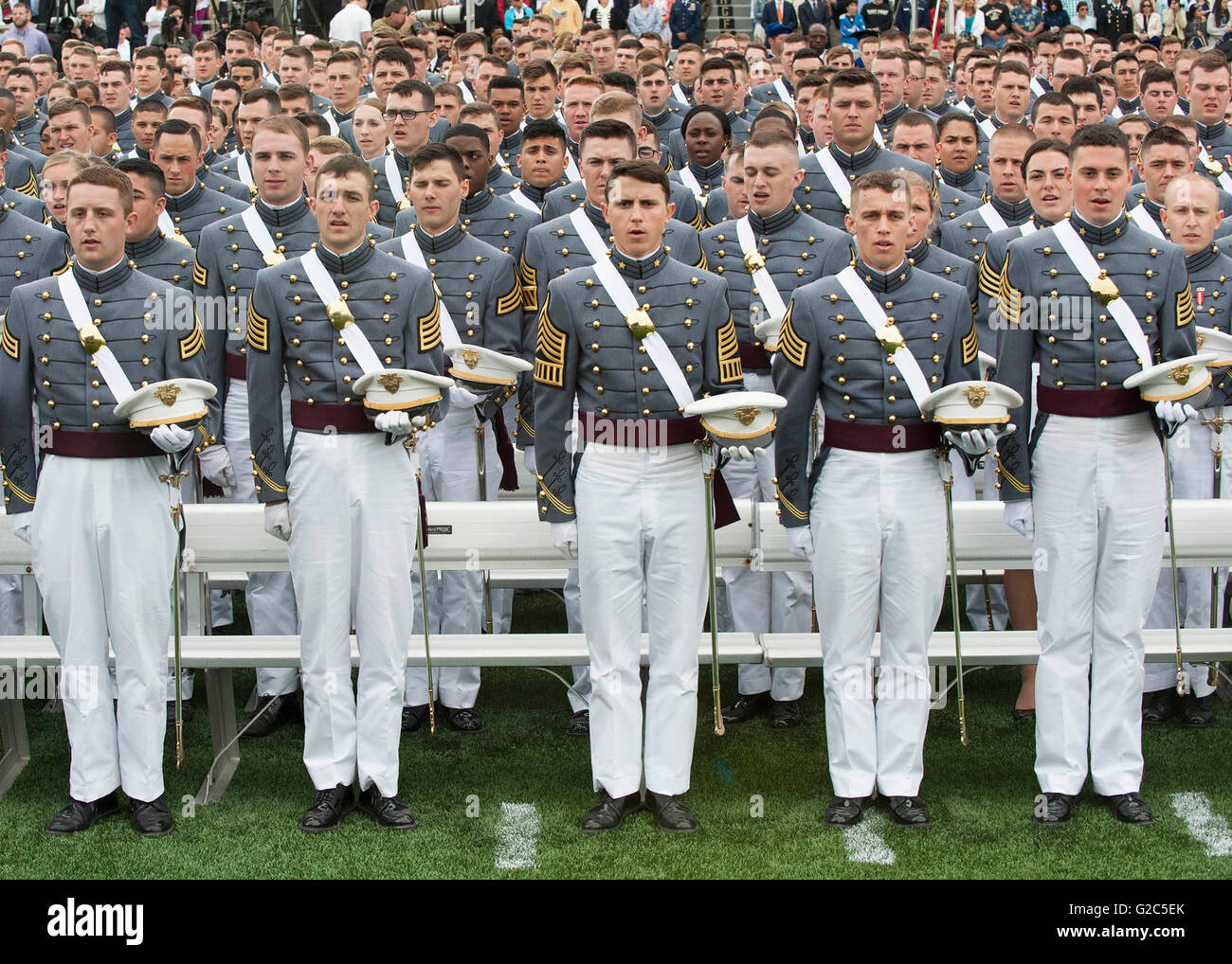 Oath of re enlistment hi-res stock photography and images - Alamy