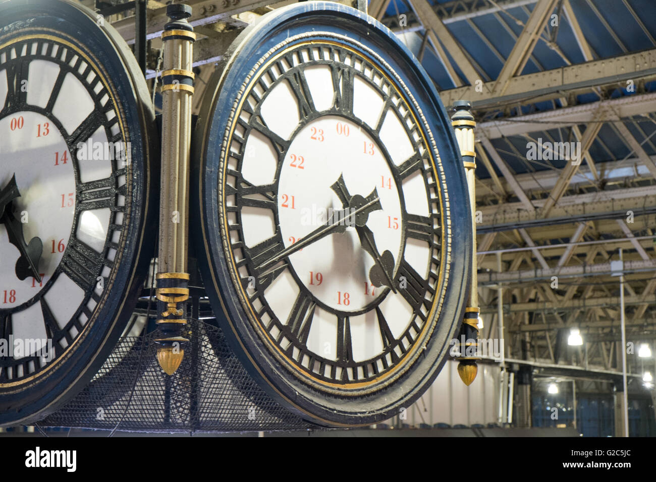 Waterloo clock hi-res stock photography and images - Alamy