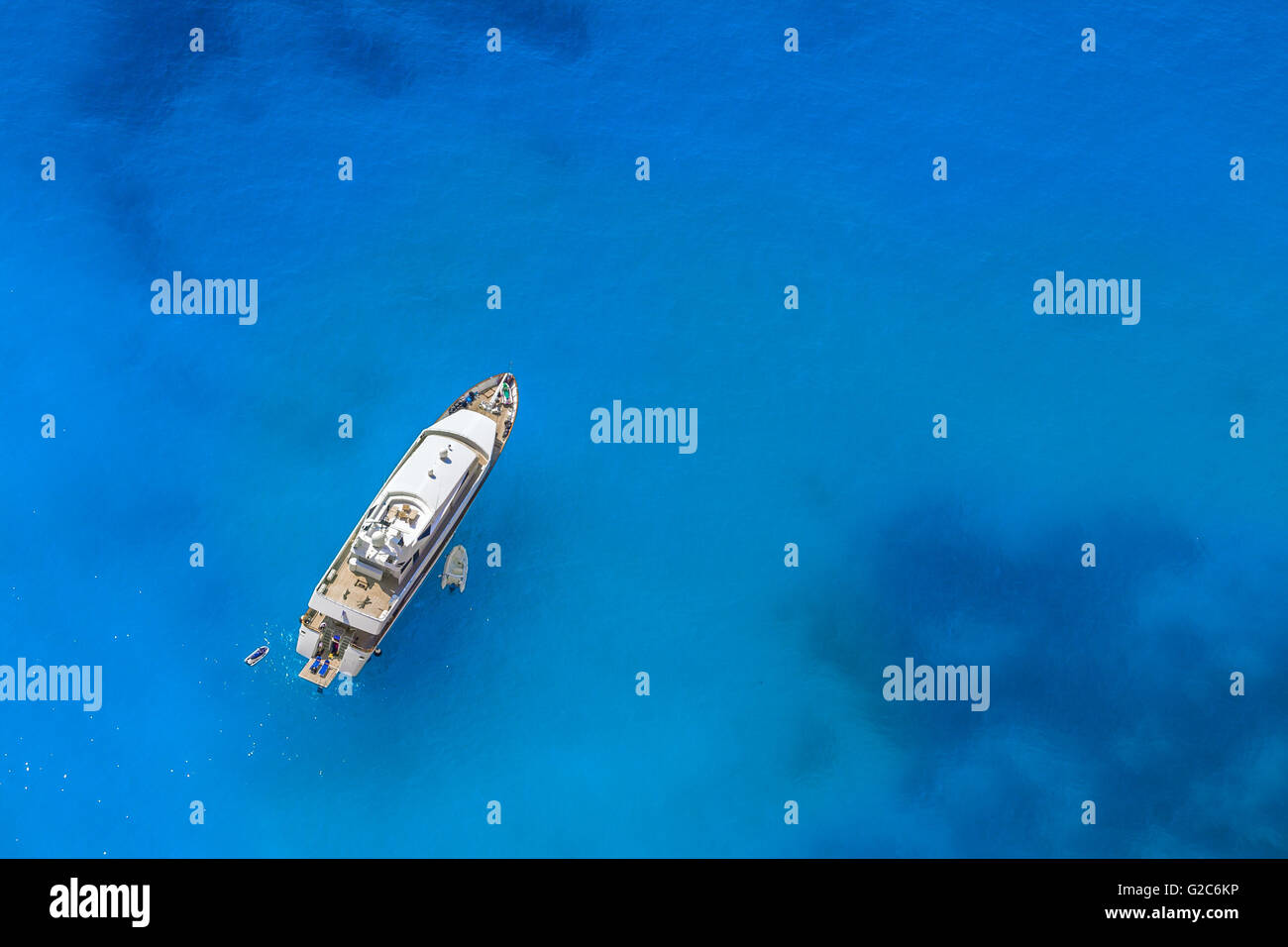 Aerial view sea water boat hi-res stock photography and images - Alamy
