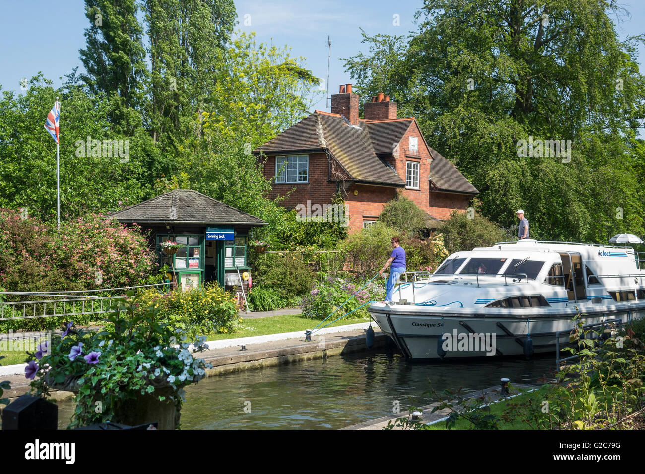 England, Berkshire, Sonning lock, River Thames Stock Photo - Alamy