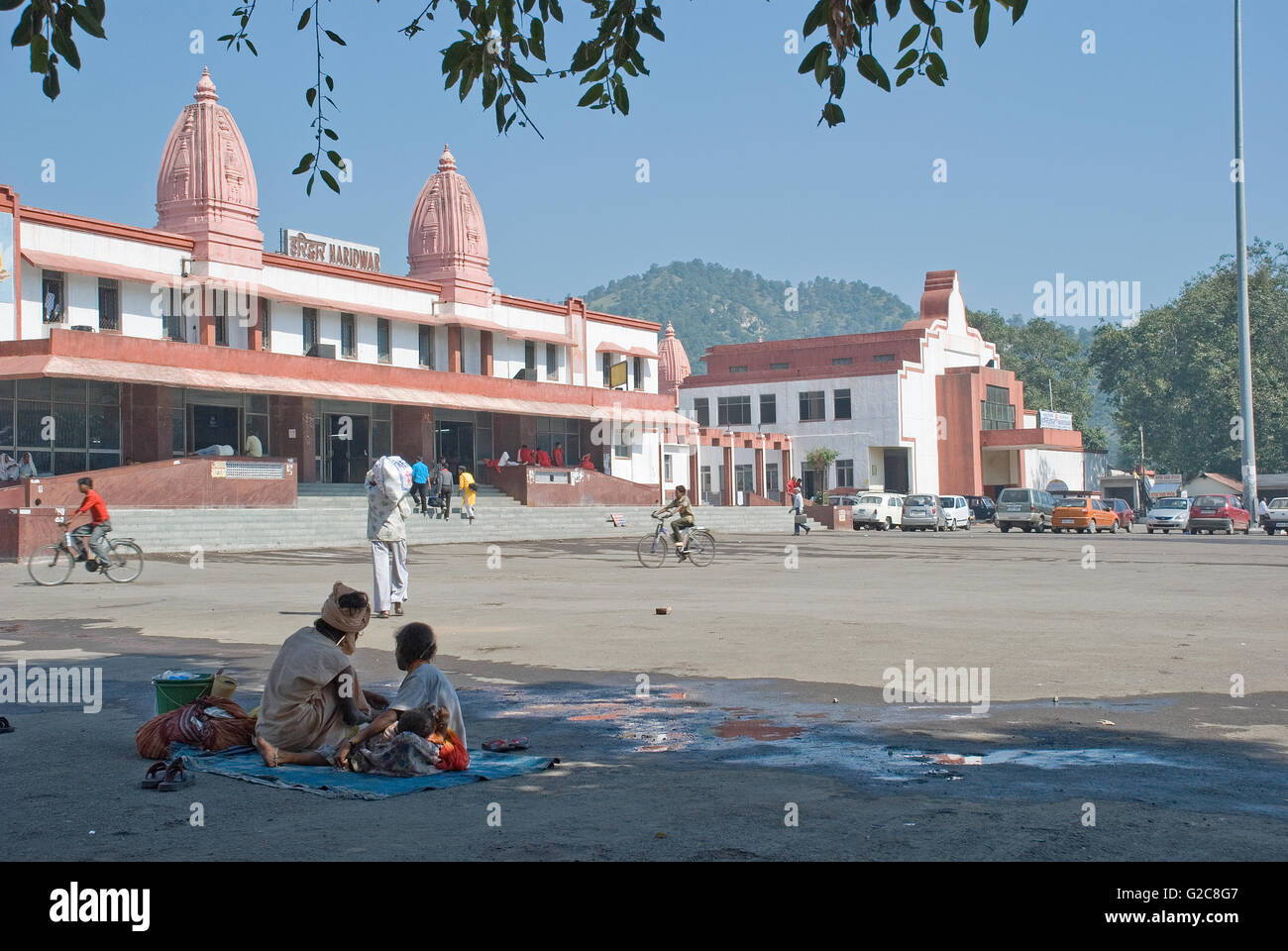 Haridwar railway station hi-res stock photography and images - Alamy