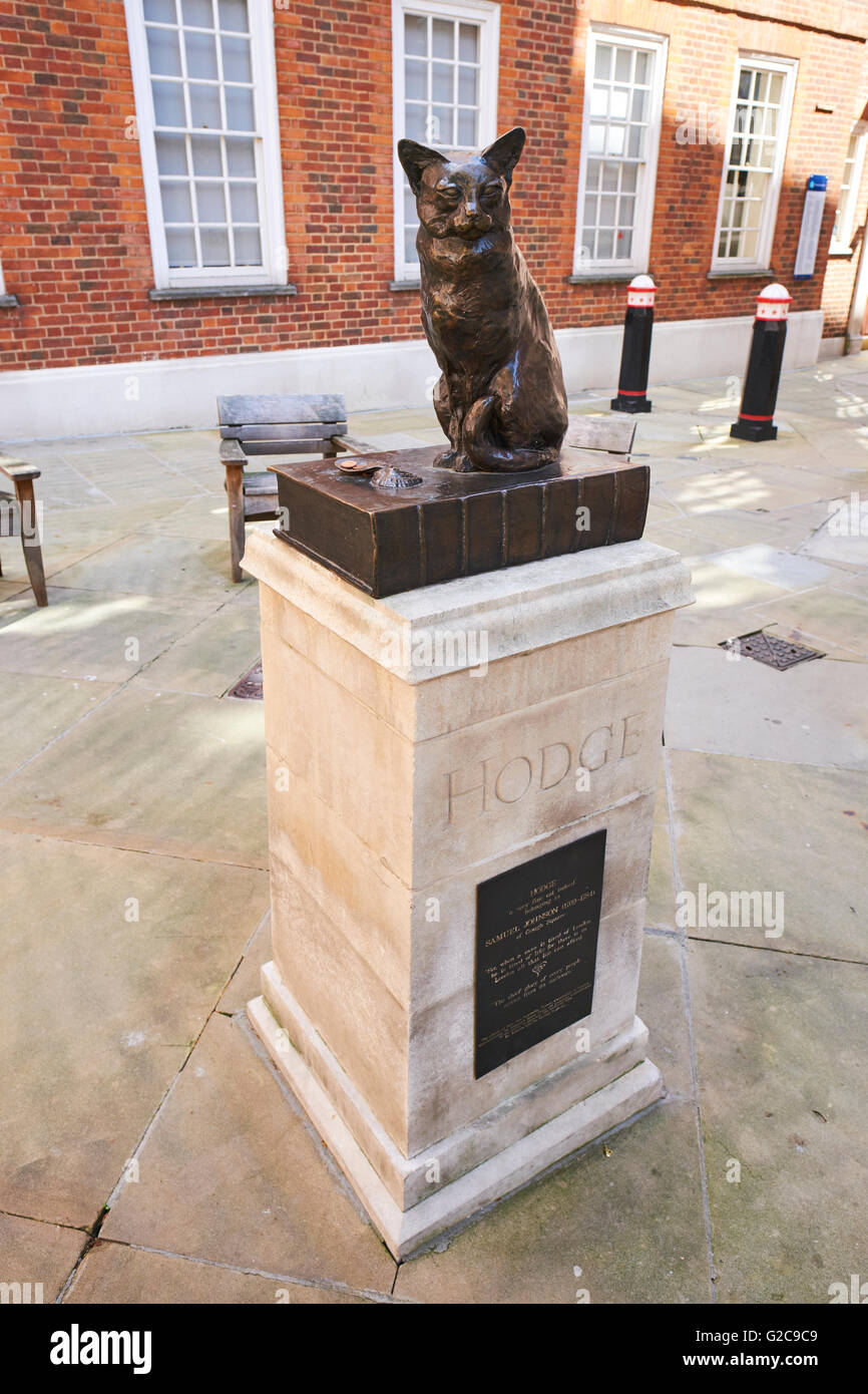Statue of hodge the cat hi-res stock photography and images - Alamy