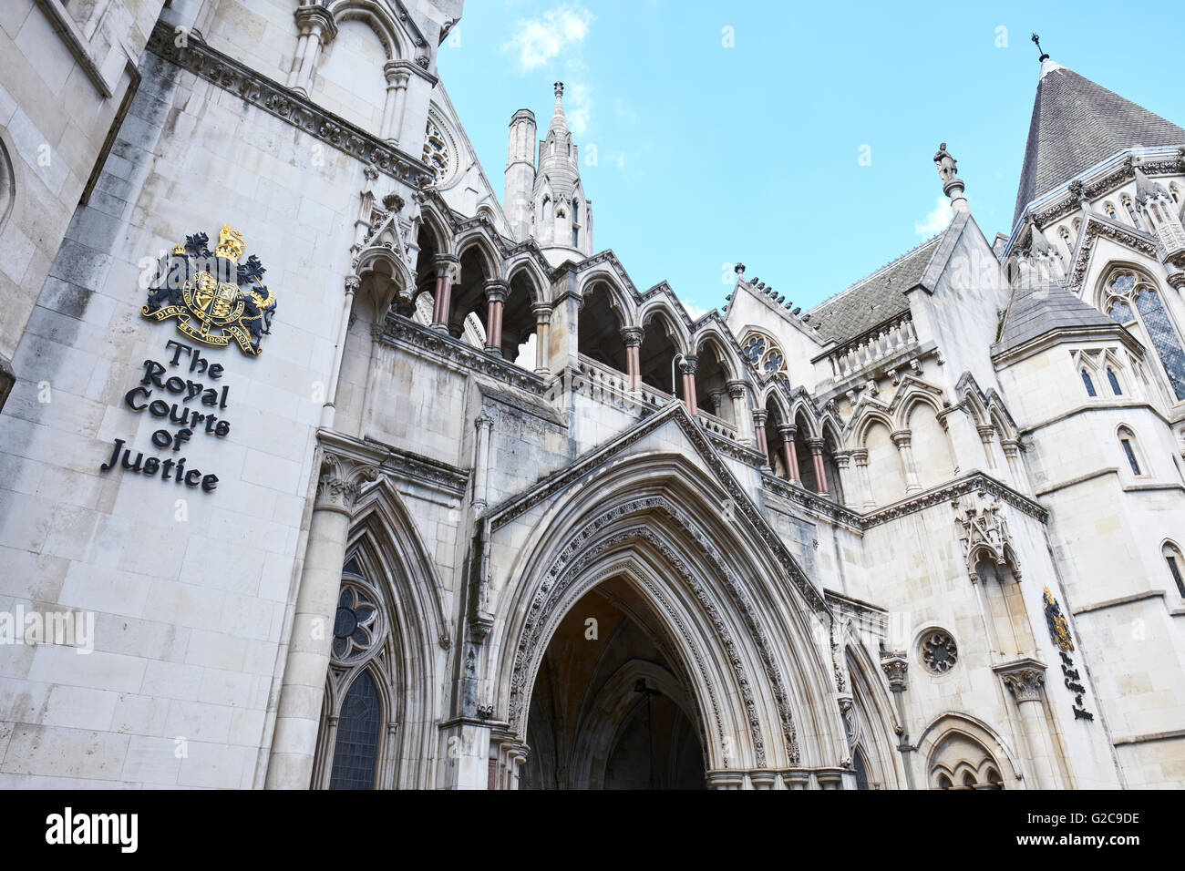 The royal courts of justice strand hi-res stock photography and images ...