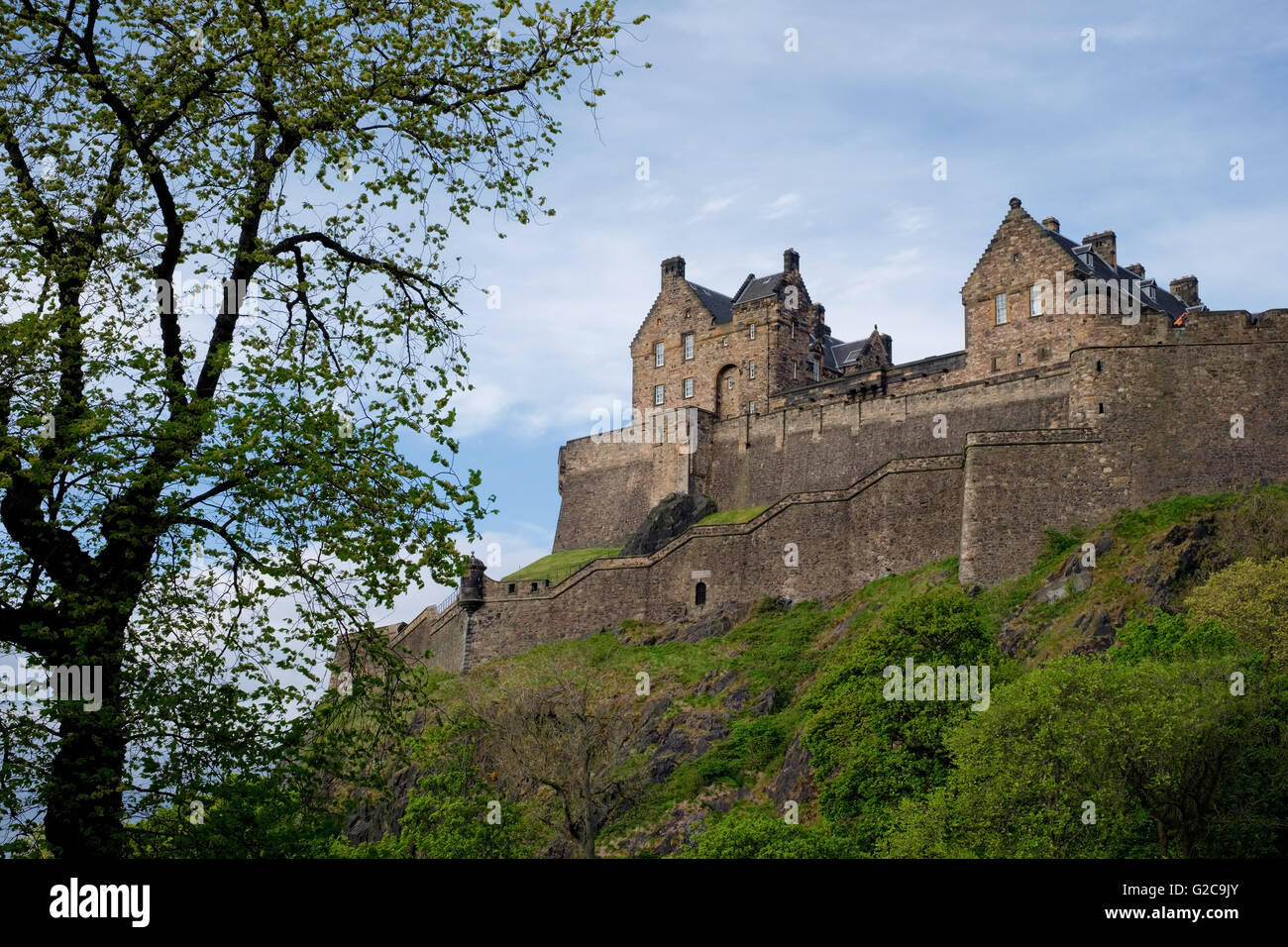 Edinburgh castle ramparts hi-res stock photography and images - Alamy