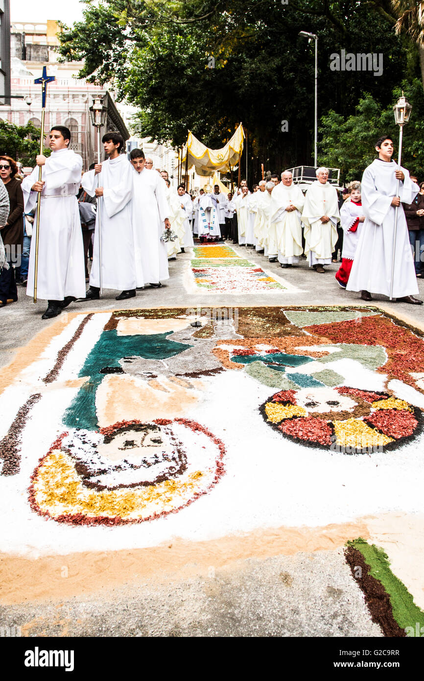 Image procession catholic parade hi-res stock photography and images ...