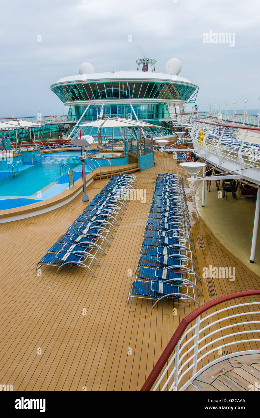 Cruise ship lounge chair hi-res stock photography and images - Alamy