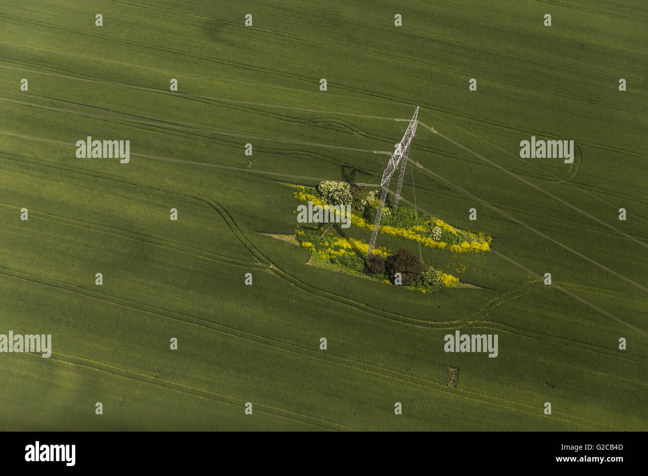 Electric transmission line aerial view hi-res stock photography and ...