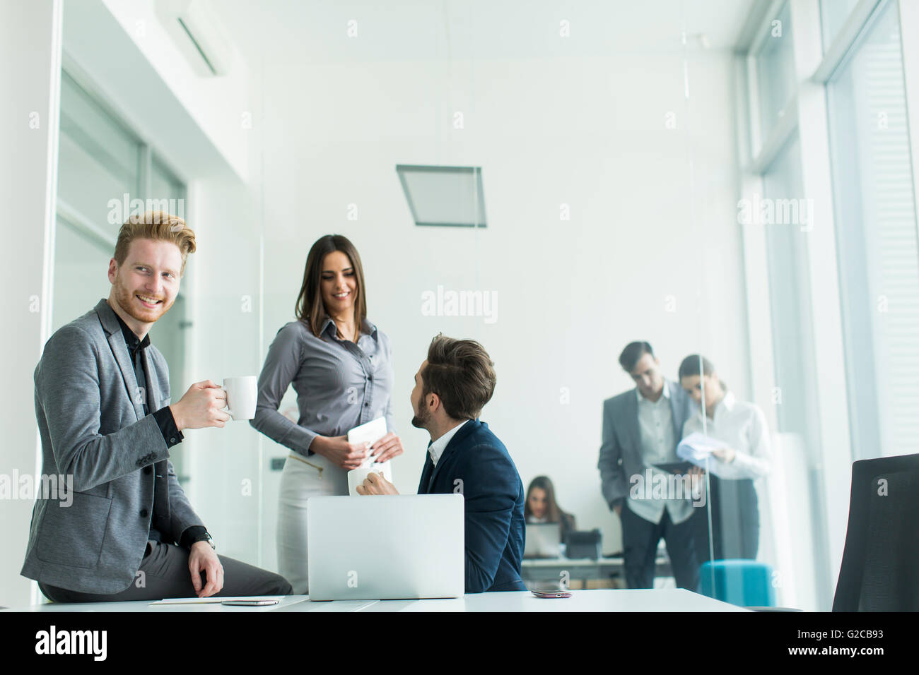 Modern young people working hi-res stock photography and images - Alamy