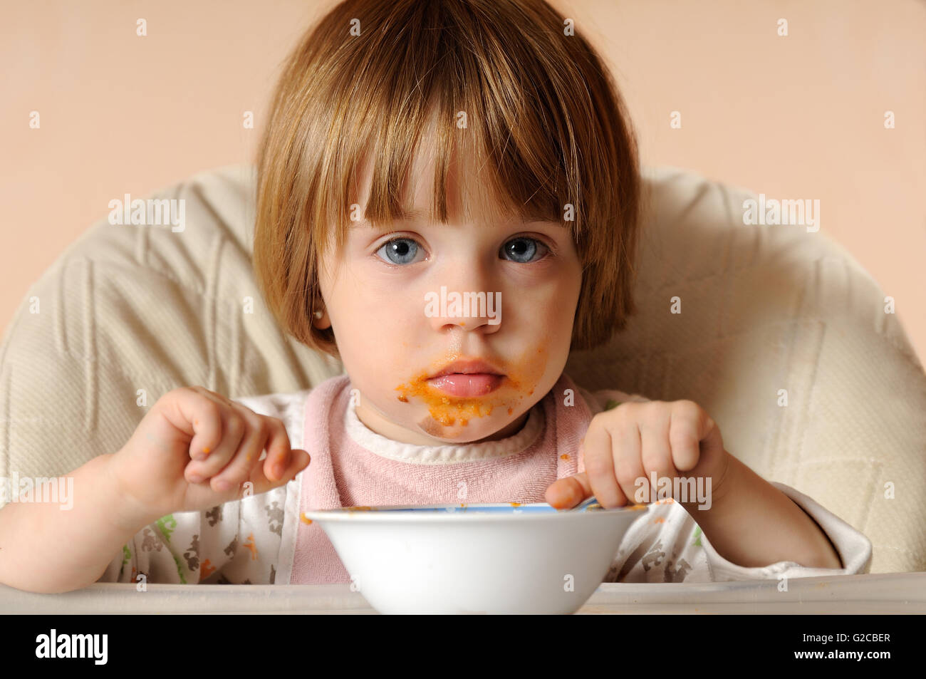 Girl eating spaghetti hi-res stock photography and images - Alamy
