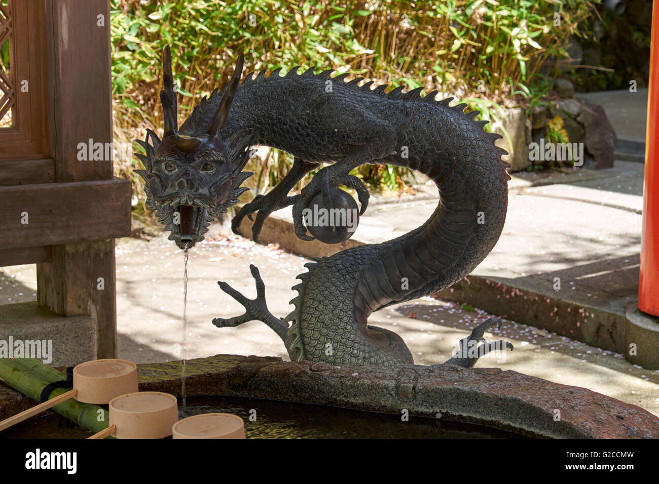 Dragon water spout hi-res stock photography and images - Alamy
