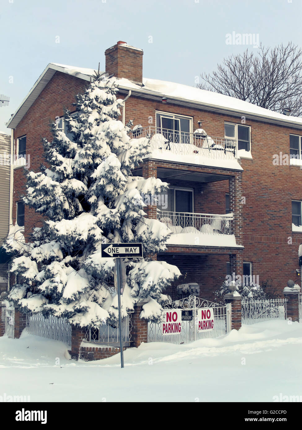 Neighborhood after snowstorm hi-res stock photography and images - Alamy